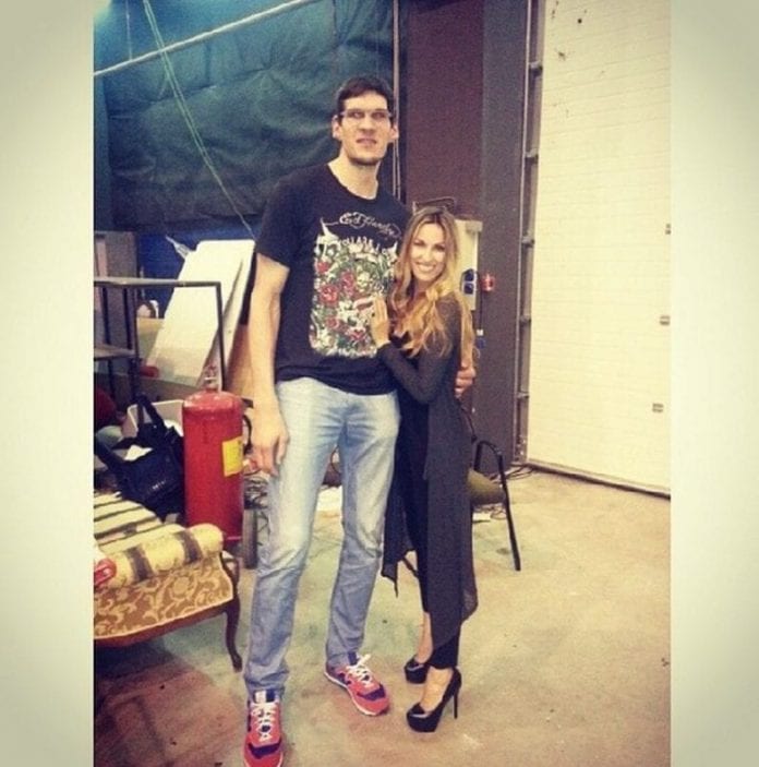 Bobi Marjanovic took a photo with Serbian Diva Jelena Karleusa