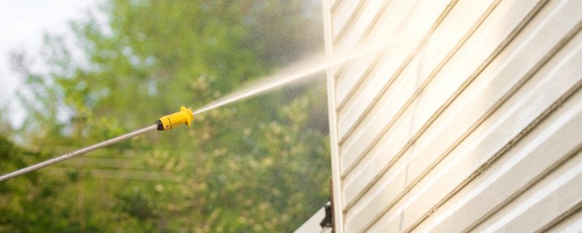 How to clean siding without a pressure washer - Opptrends 2025