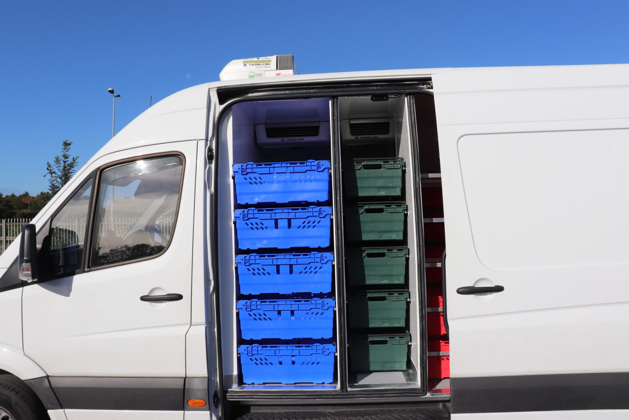 9 Important Factors to Consider When Choosing a Fridge Van - Opptrends 2025